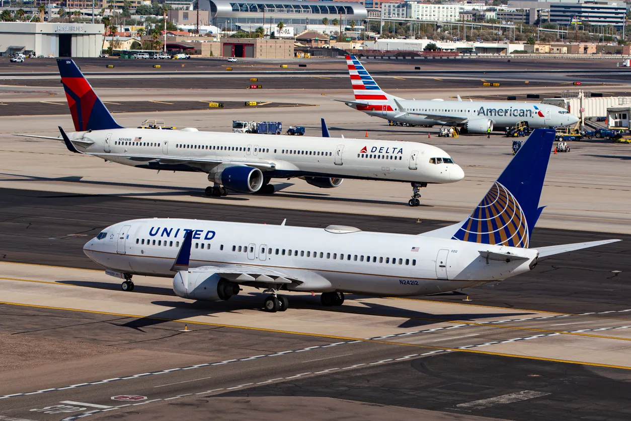 Airline Stocks Rise as Fuel Costs Drop During Iran Truce